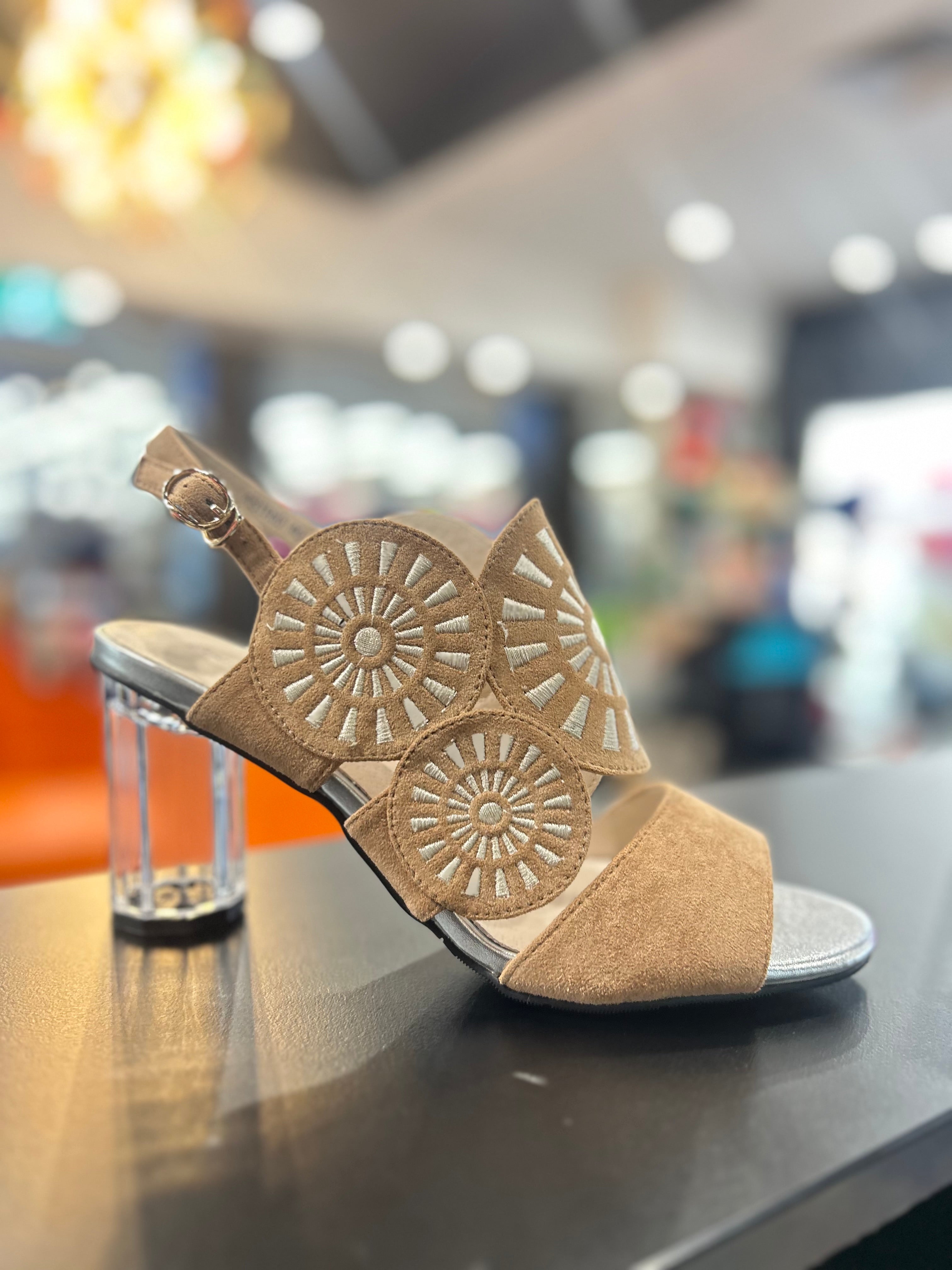 Astrid – Shoe Fashions Kenmore
