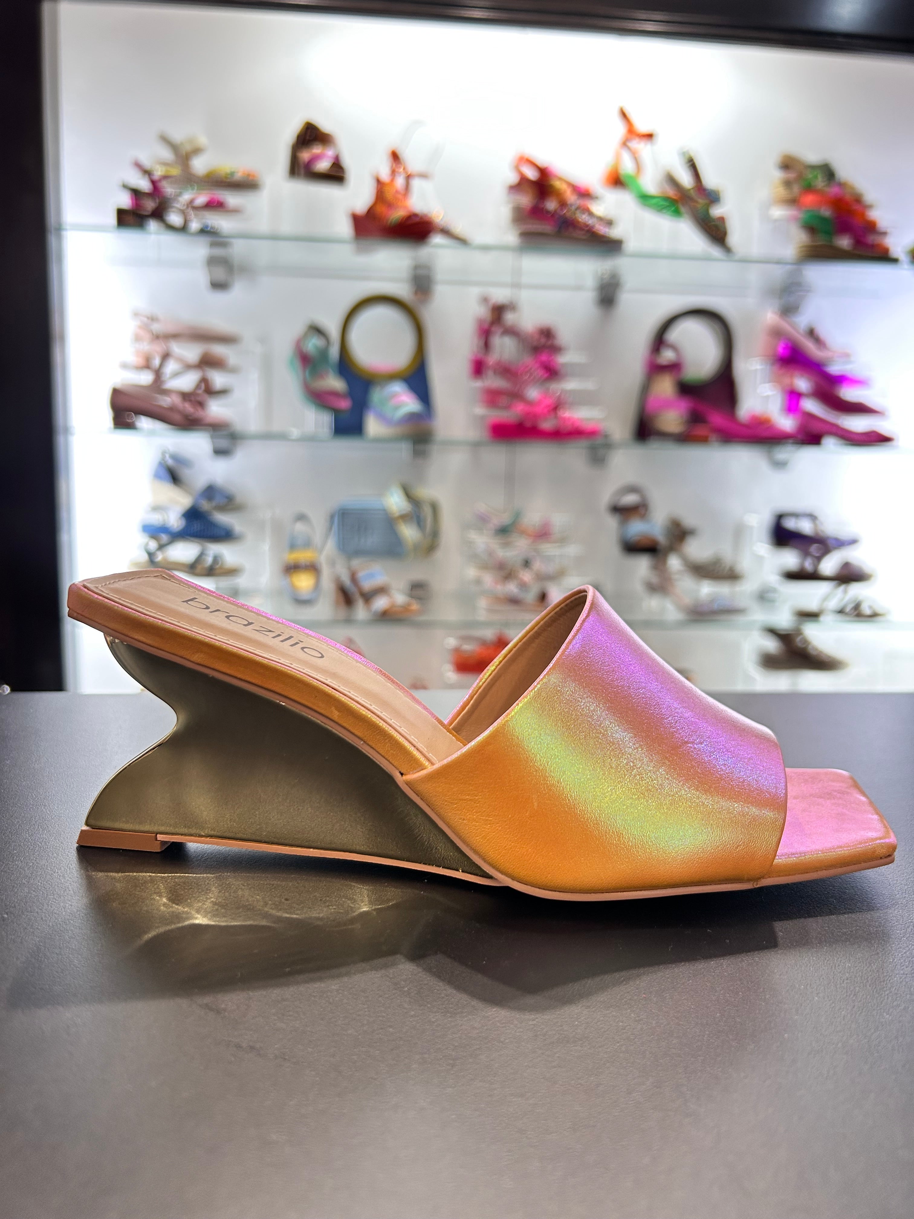 7040001 – Shoe Fashions Kenmore
